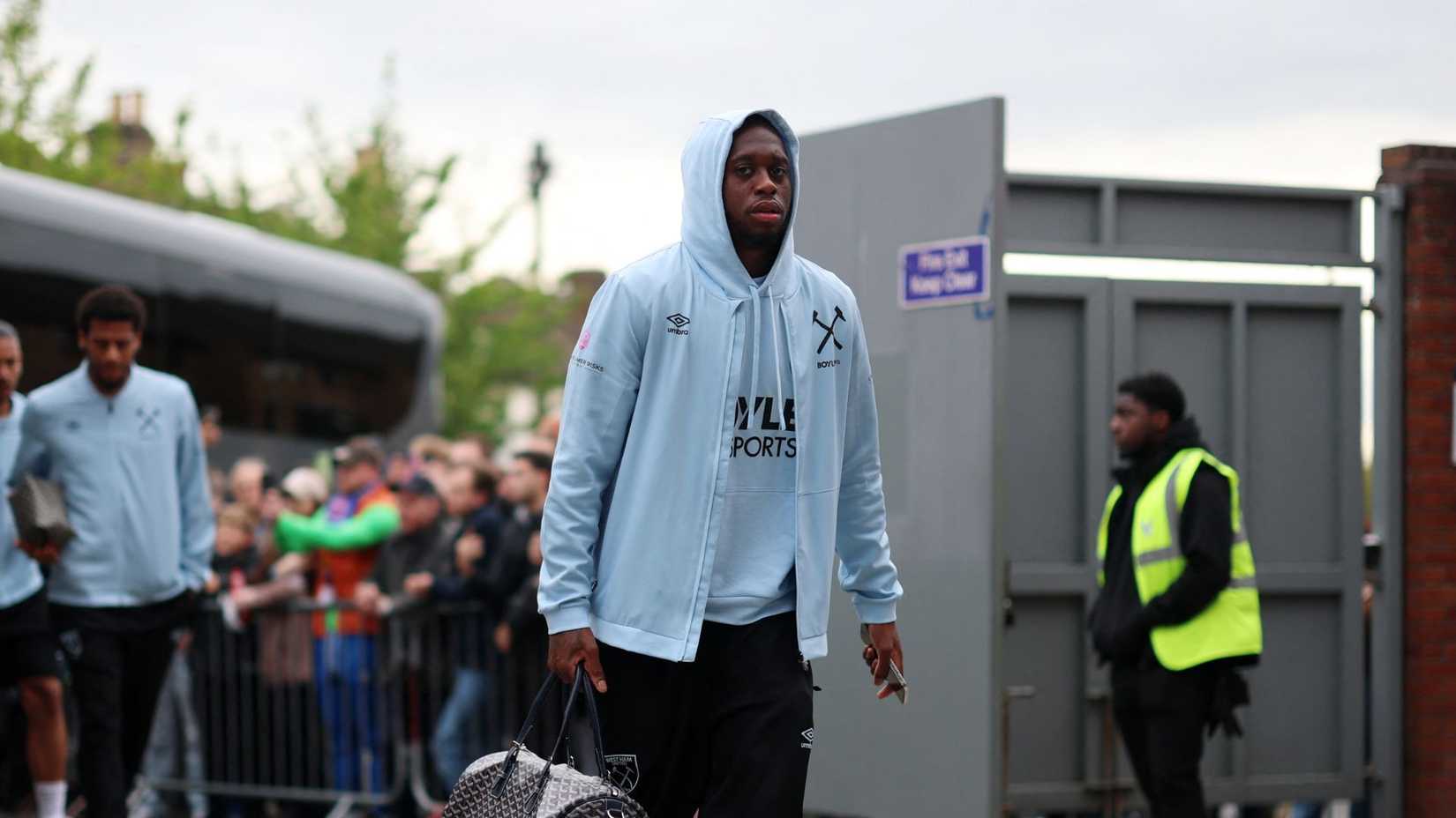 West Ham facing fresh transfer threat as Sunderland, Fulham, Newcastle ...
