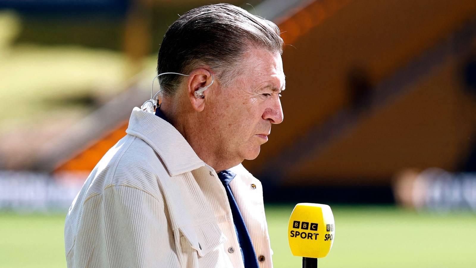Chris Waddle warns Sheffield Wednesday in Stockport County transfer race