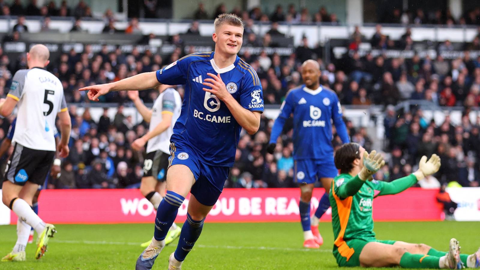 Wolves backed to beat Leeds United to ‘amazing signing’