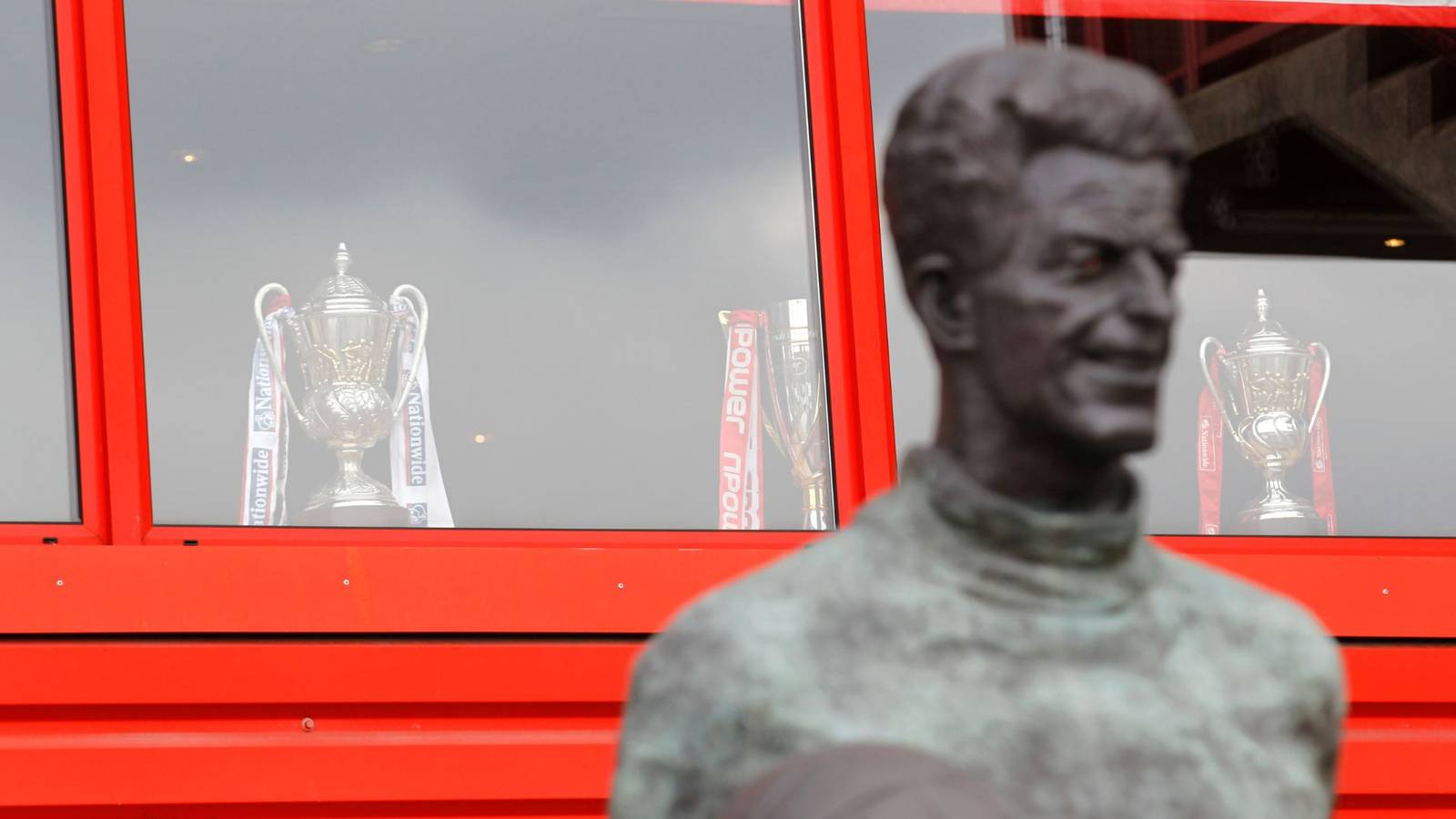 Everyone left the pitch - But Charlton Athletic's goalkeeper didn't know